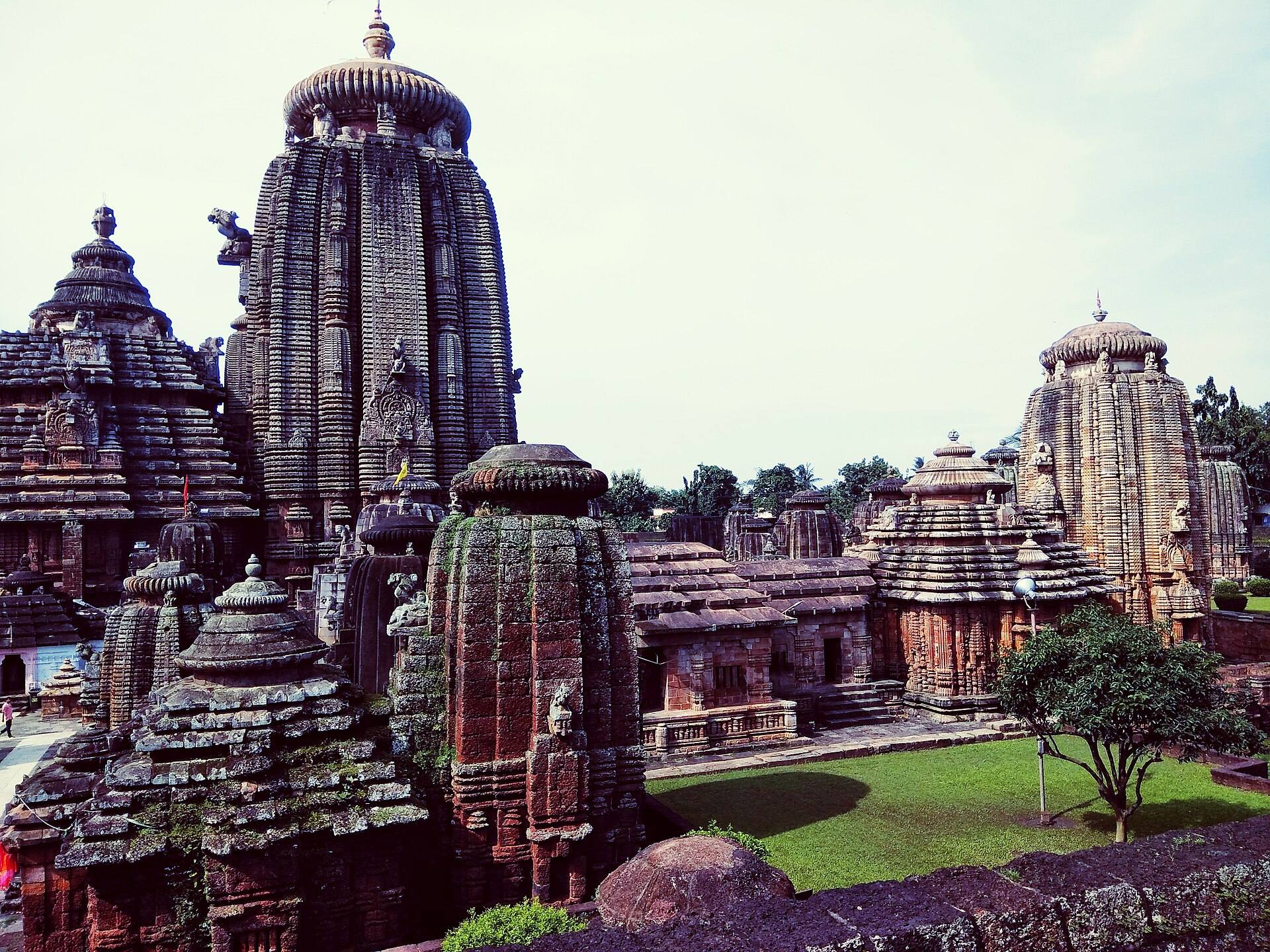 Lingaraj Temple: Bhubaneswar’s Crown Jewel of Kalinga Glory - India Tourism